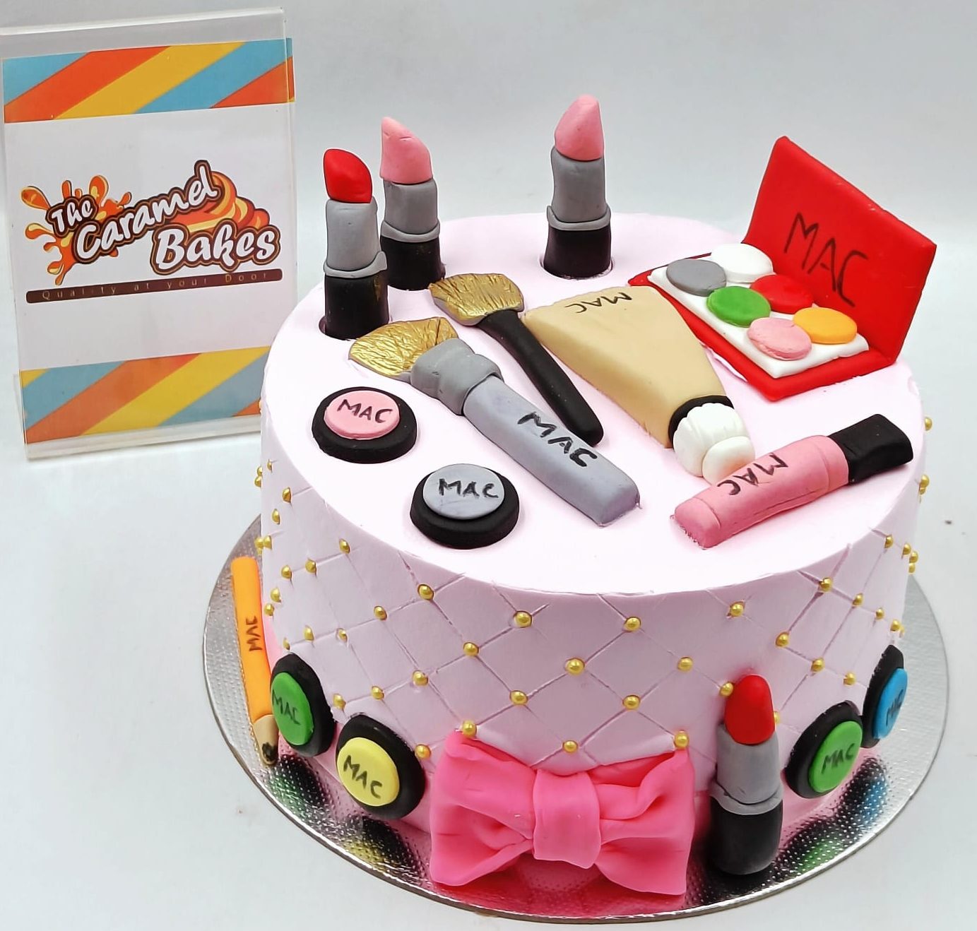 Make-up kit cake 6